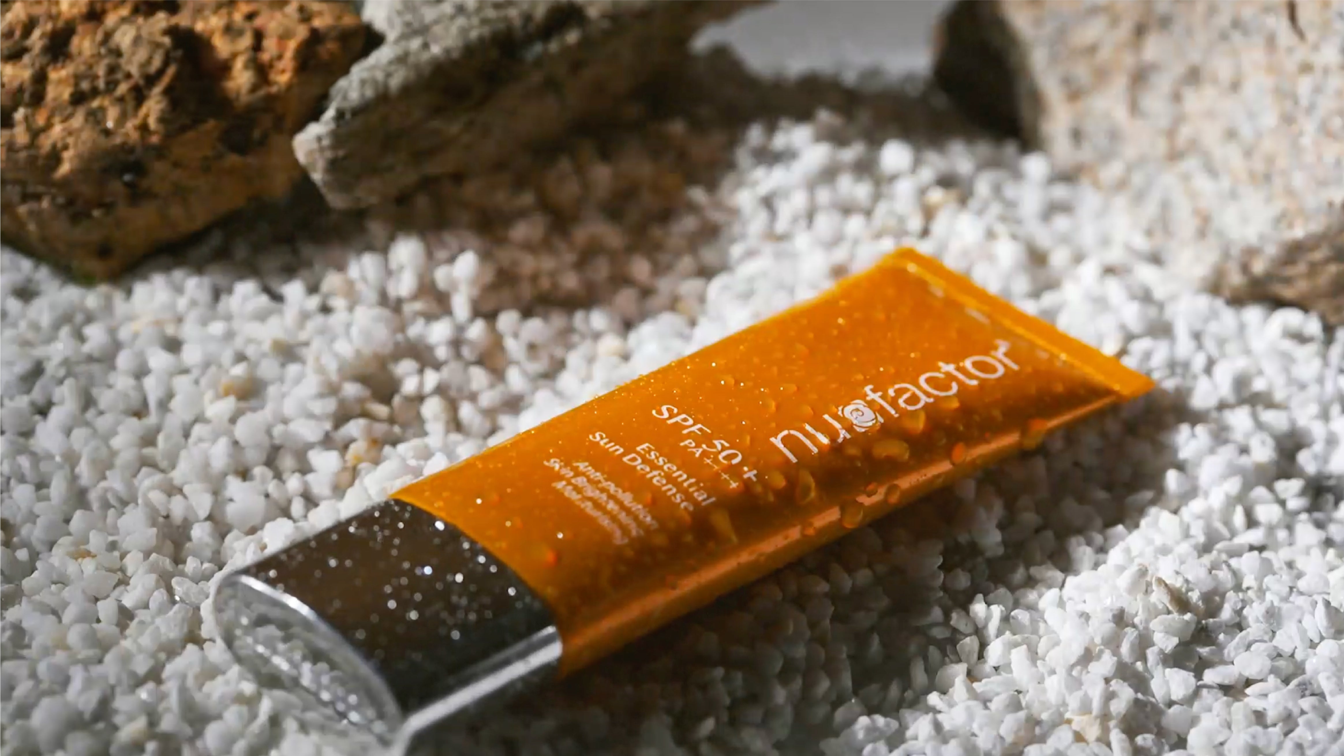 4 Ways To Reapply Sunscreen Without Creating A Mess! – Nu-Factor Skincare